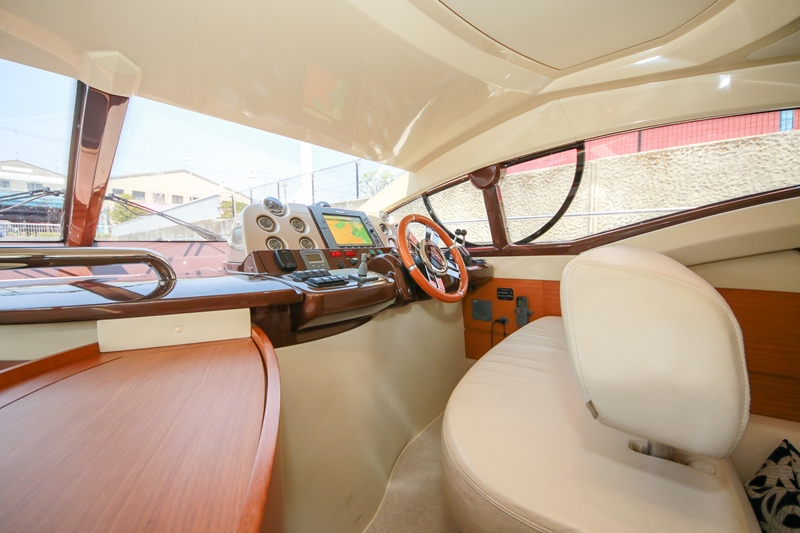 アジムット 43 Flybridge 2008 中古艇・新艇情報 株式会社 シーブリーズボートサービス https://www.seabreeze.co.jp | 中古艇検索サイト ボートワールド