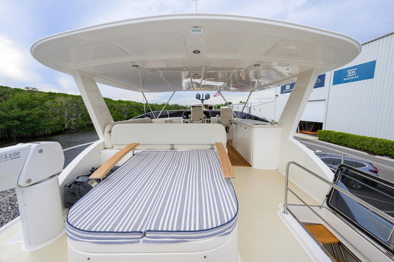 中古艇情報 グランドバンクス GB60 中古艇情報 Grand Banks GB60 Flybridge (保管場所：アメリカ） | 中古艇 ...