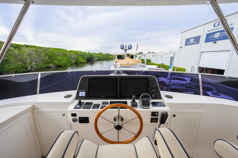 中古艇情報 グランドバンクス GB60 中古艇情報 Grand Banks GB60 Flybridge (保管場所：アメリカ） | 中古艇 ...